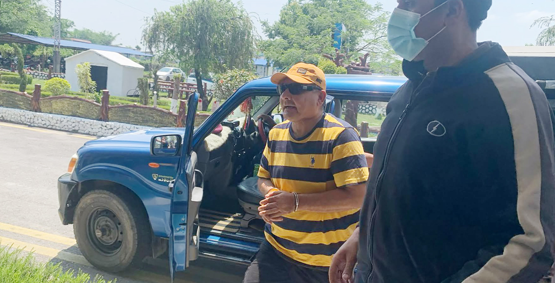 दुर्गा प्रसाईंलाई हथ्कडी - Tourism Face